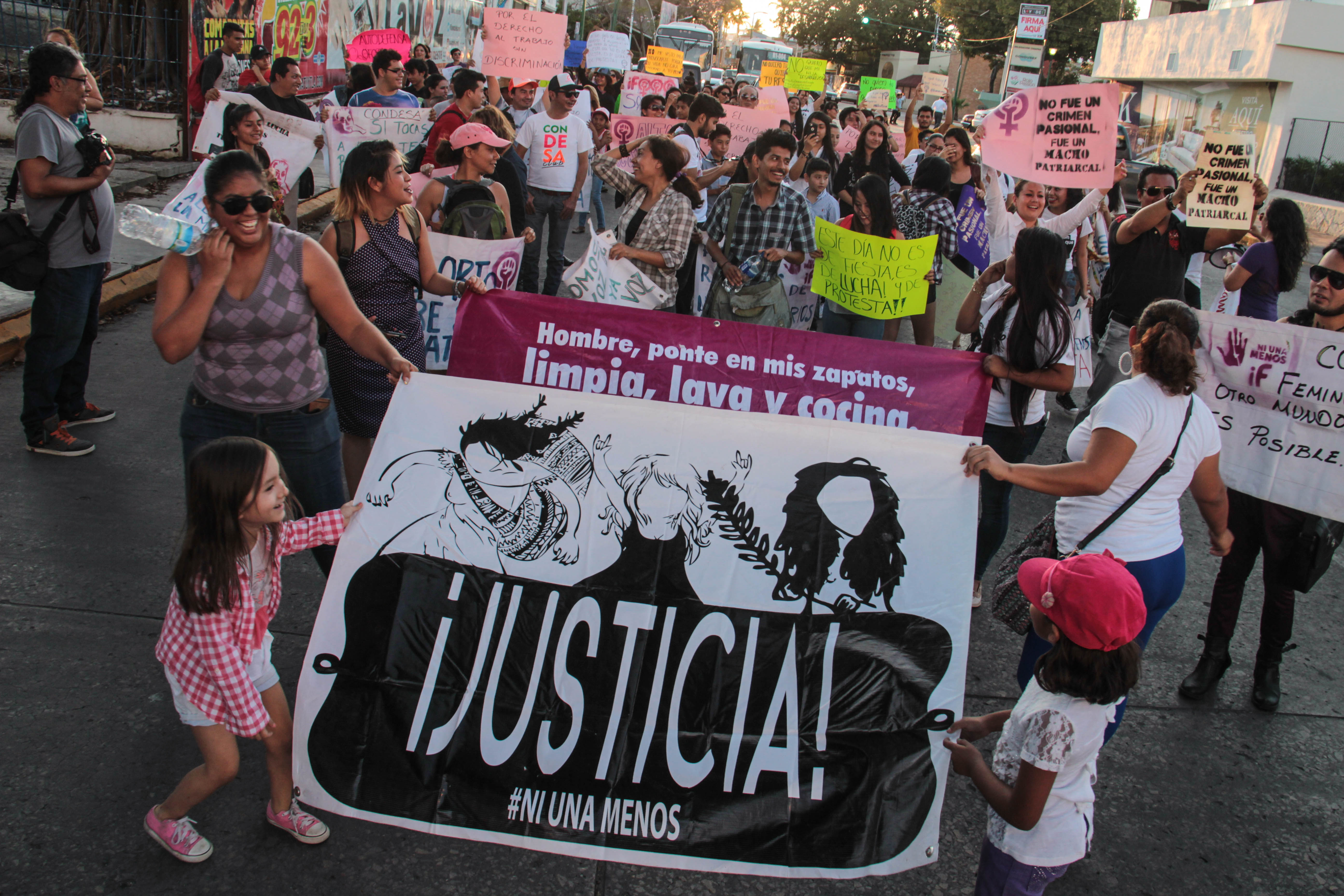 A la ‘caza’ del chorro de agua: la escasez se extiende en Ciudad Juárez ...