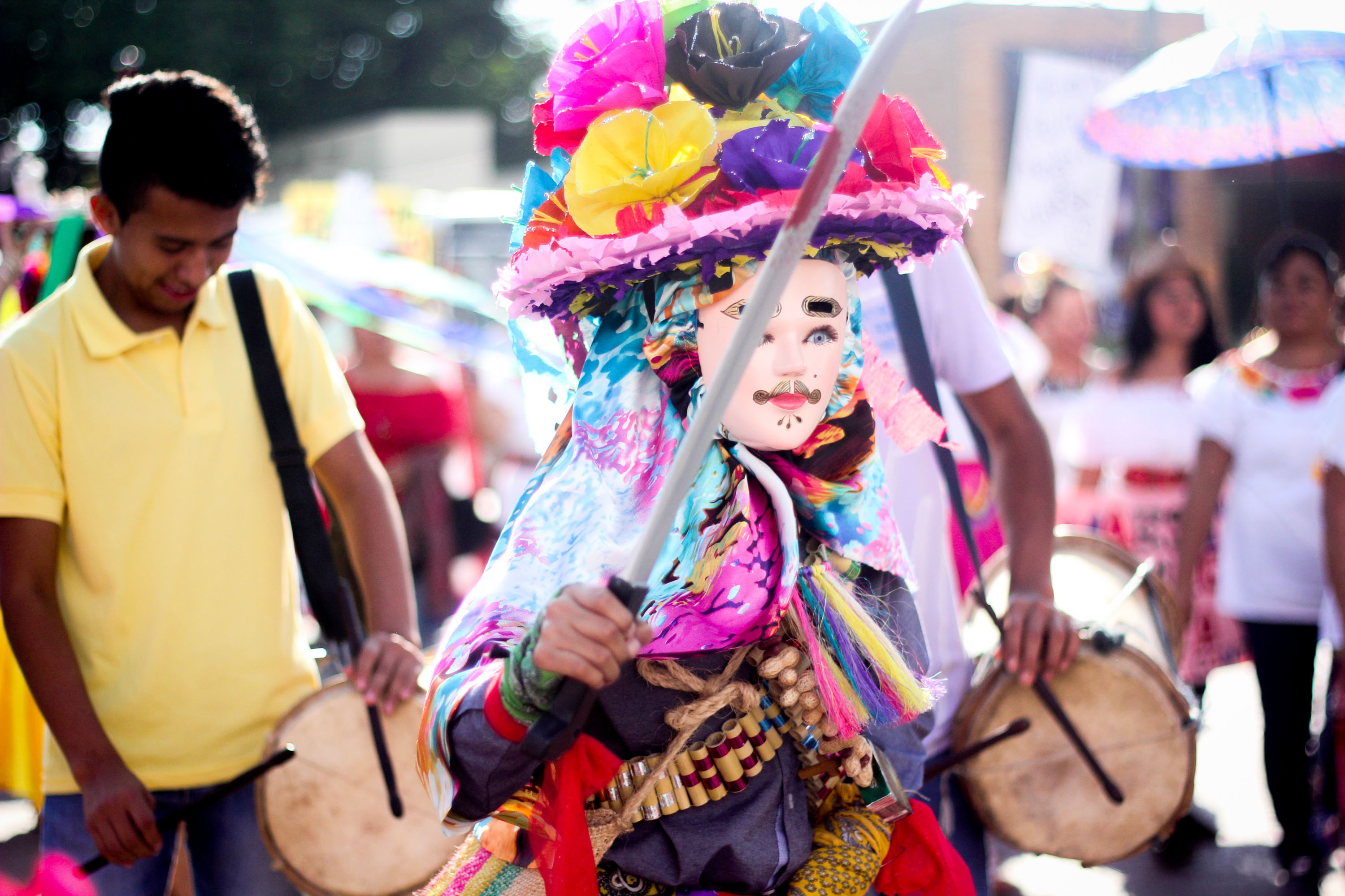 Marcha cultural de habitantes de Coita a favor del magisterio ...