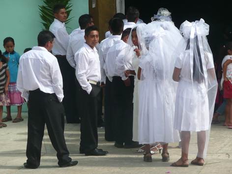 Condenadas al matrimonio, así es la vida de una joven mujer indígena ...