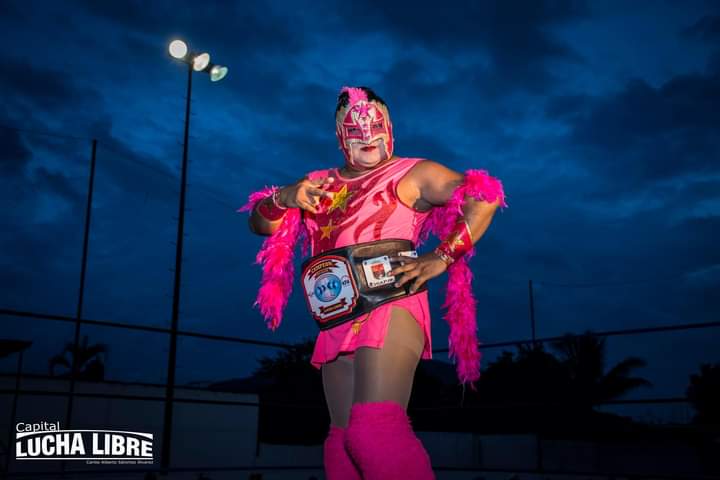 Lluvia de Estrellas, mecánico de día y luchador exótico de noche ...