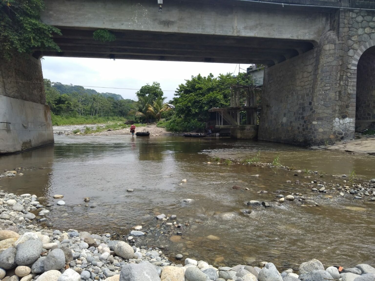 Mueren un migrante y su hijo de 7 años al intentar cruzar el Río ...