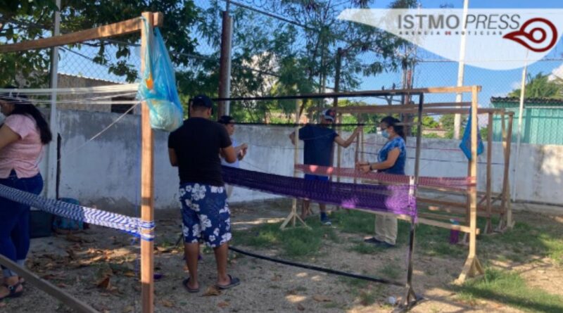 Migrantes aprenden a tejer hamacas de manos de una artesana zapoteca ...
