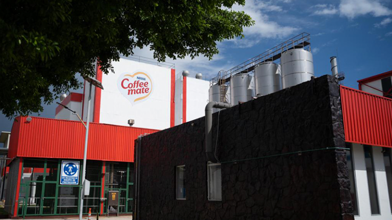 «Como esclavos» denuncian explotación de Nestlé hacia productores del ...